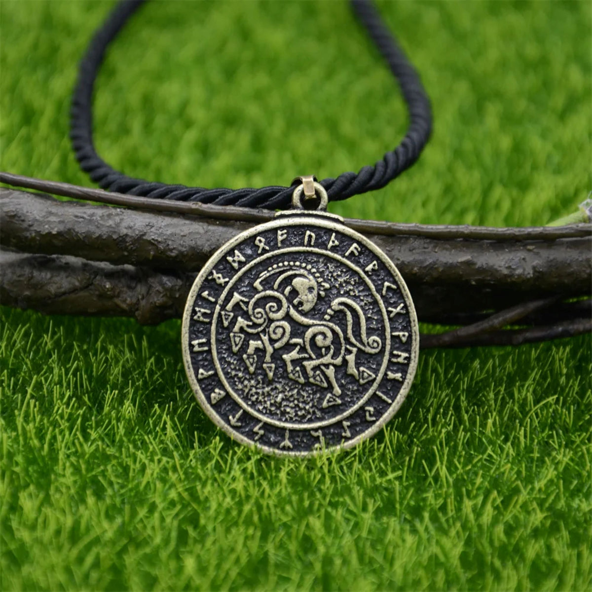 Sleipnir and Runes Necklace - Odin's Treasures